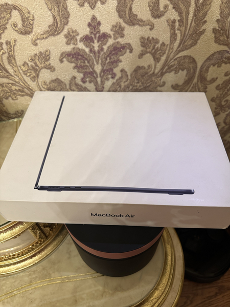 MacBook Air (2024) 13 - inch, M3 chip, Midnight