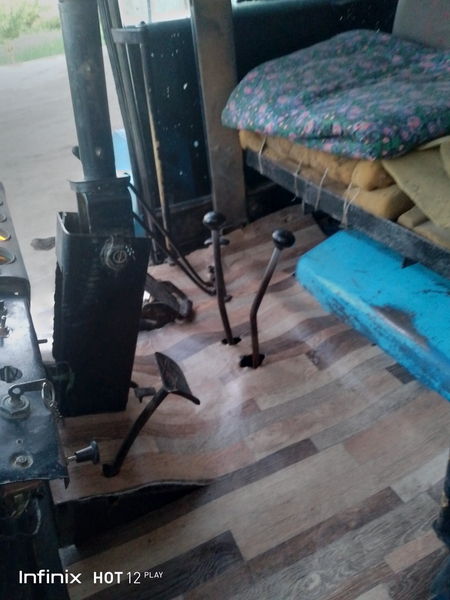 Traktor sotiladi