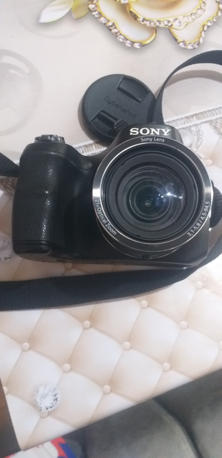 Фотоаппарат сотилади. SONY DSC H100