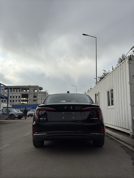 Hongqi EQM-5 500-km yuradi