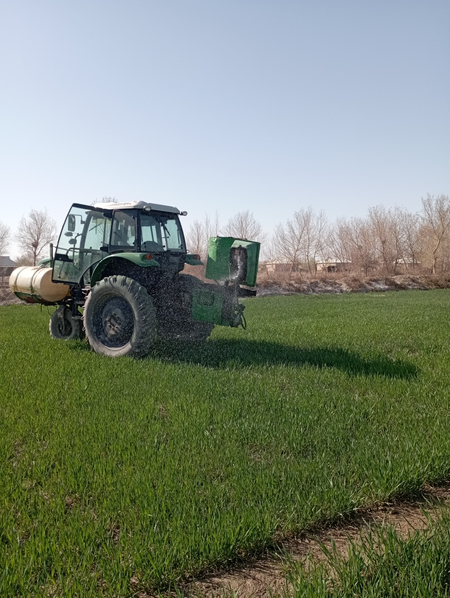 Traktor sotiladi