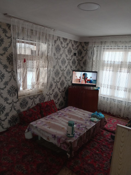 Куктеракда асосий йулдан 400 метр кирганда 1.2 сотиг 1 хона+ошхона