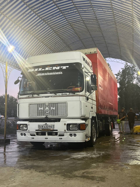 Срочно продаётся автомобиль MAN Камандор Паравоз