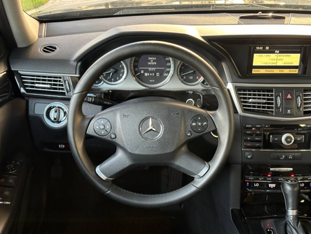 Mercedes-Benz W212 E200