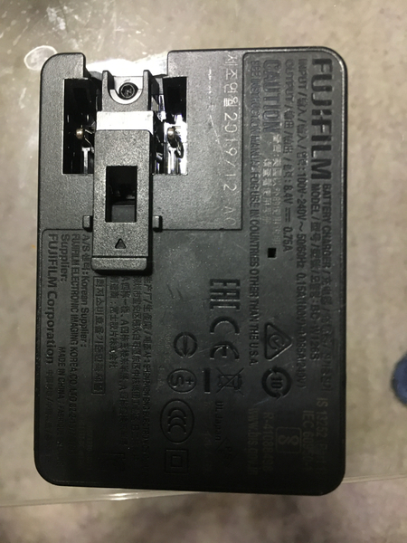 Fujifilm чаржджер батарейка