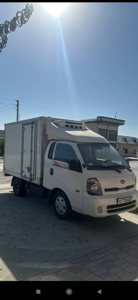 kia bongo сотилади