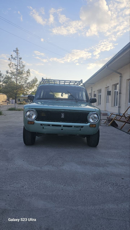 Jiguli 2102 sotiladi