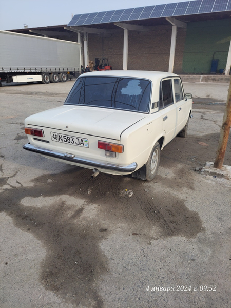 Vaz 2101 sotiladi