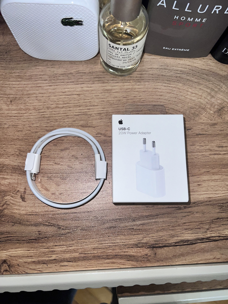 Apple Adapter 20 W Original 100 % и кабель оригинал