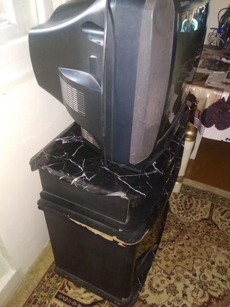LG telivıžor B/U + PODSTAVKASI sotiladı