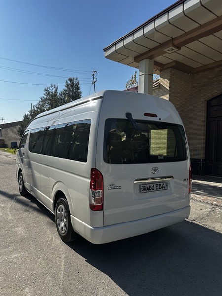 Tayota Hiace 2018