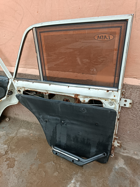 vaz 2106 ga eshiklar 3ta bor