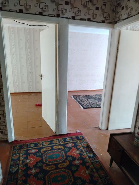 Продам чиланзар 24. Трёх комнатная. Балкон 2*6