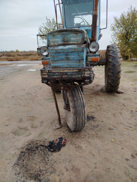 Traktor sotiladi