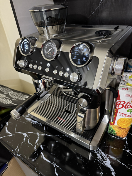 Кофемашина delonghi 9865 в новом состоянии