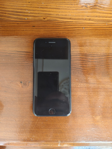 Продам свой iphone SE 2022 black
