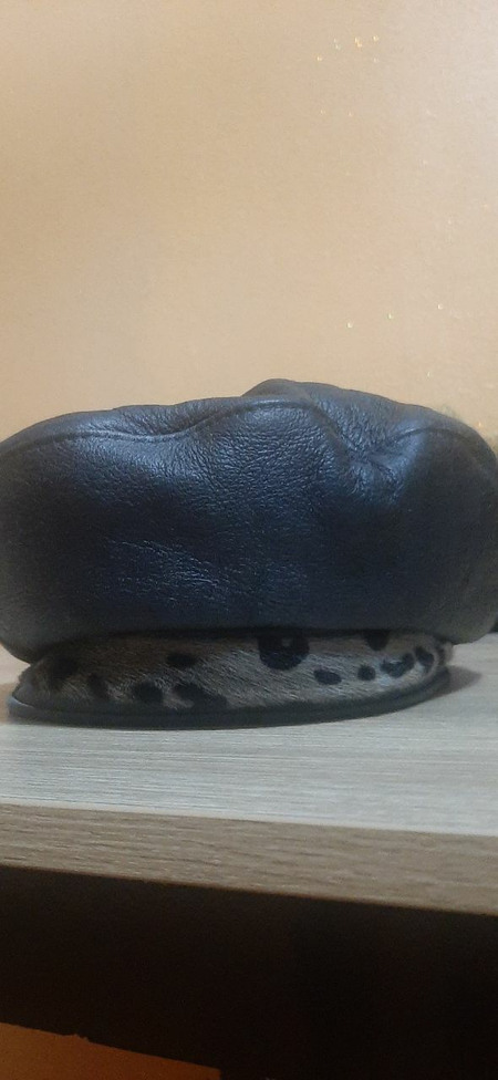 Головной убор из натуральной кожи меха.привезённа из Москвы.