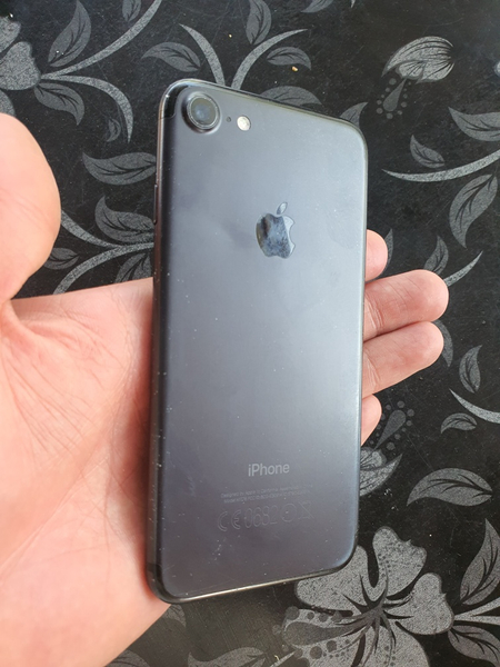 Srochna iPhone 7 sotiladi