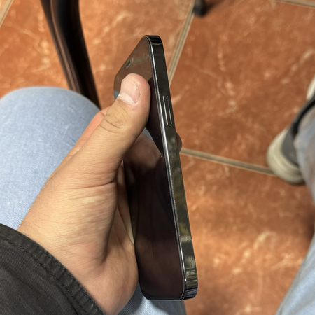 Iphone 12 pro holati ideal karobka yoq ochilmagan.