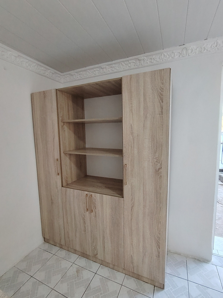 Ofisni mebel sotiladi Yangi.