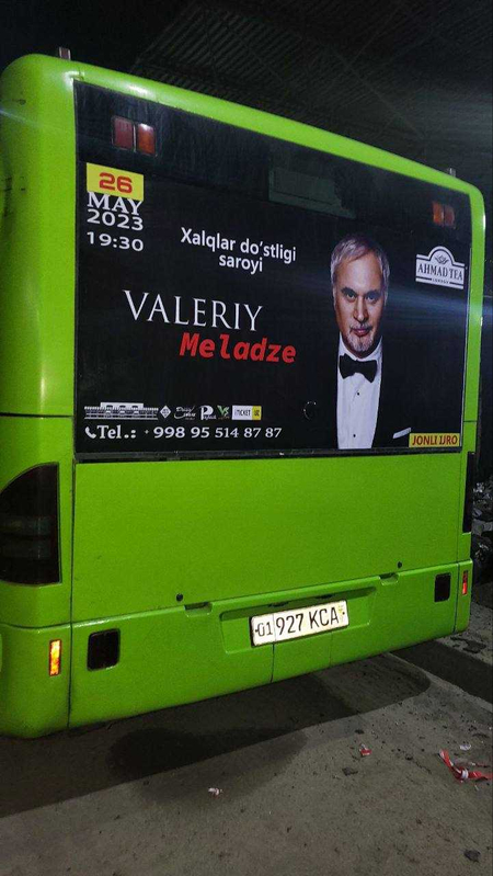Avtobuslarning bort qismida reklama Реклама на бортах автобусов