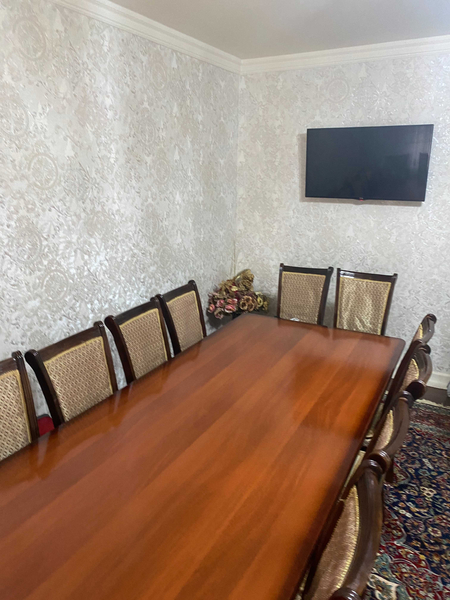 Продаётся стол и стулья