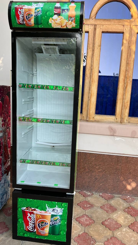 Продаются витринные холодильники