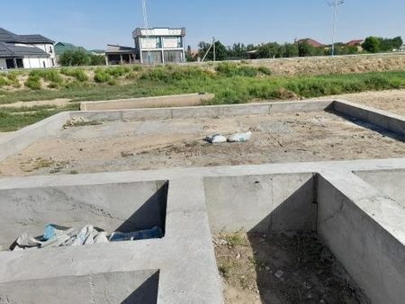3 сотих йер  фундамент куйилган нархи 130милион