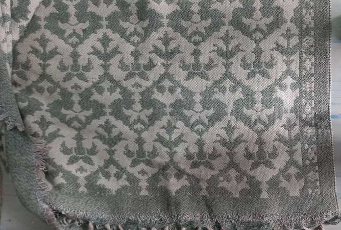 Продам ковер тканый из шерсти 185 на 290 см.