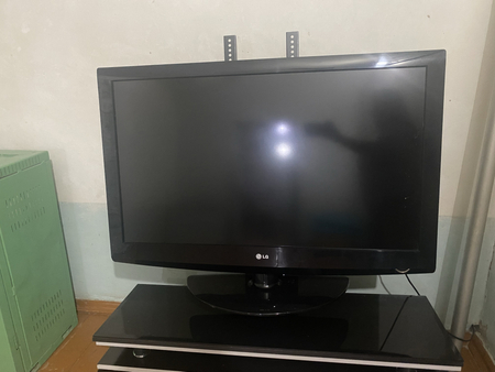 Телевизор LG модель 42lg2100 в отличном состоянии