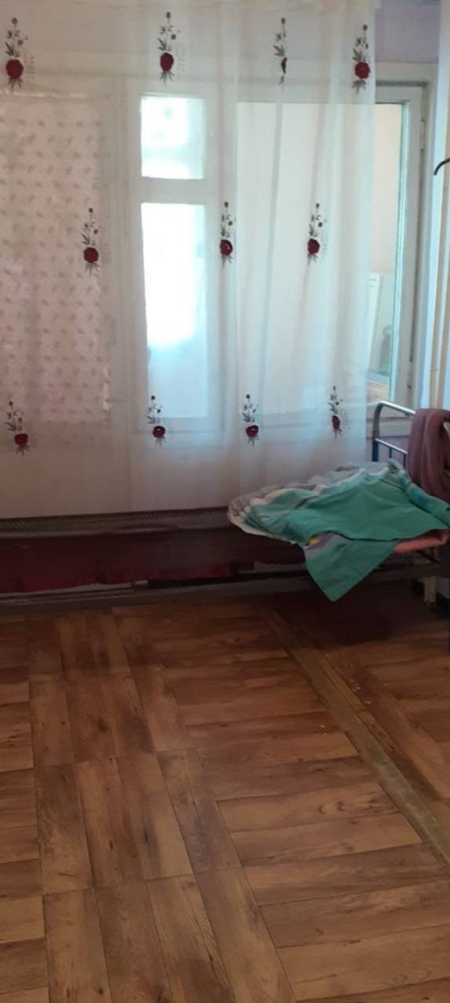 .Продам 1х2комнатную 2х6метр балкон 42м2 промзона С.Рахимов Чорбог 43$