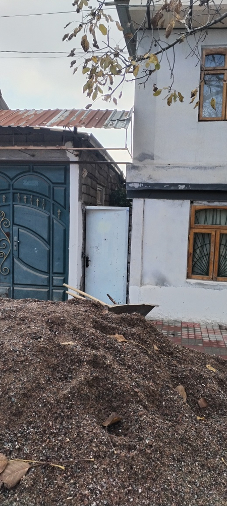 Участок. Чирчик. Аккавак 35000у.е  3х ком. Канализация. Отопление есть