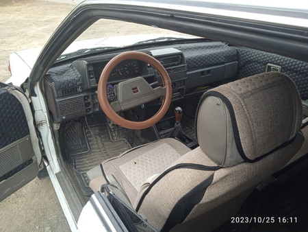 Nissan blubird 1984 yil