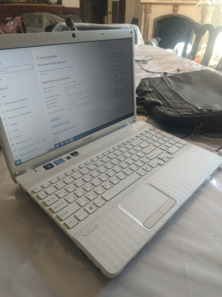 Sony VAIO VPC-eh2S1r