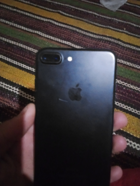 iPhone 7+sotiladi mikrofon joyi atpechtakasi ishlamaydi narxi 700ming