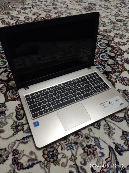 Ноутбук ASUS  X540S windows 10\2gb\500hdd

15.6” экран FullHD