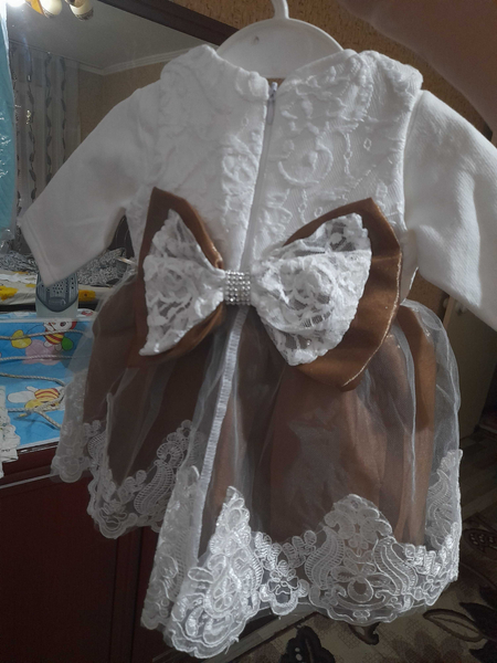 На выписку с роддома , тройка платице , ползунки , кофточка