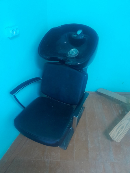 Salon jixozlari sotiladi