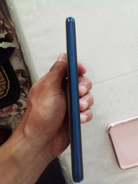 Redmi 8 2/32 + micro sd 8GB, чехол и защитное стекло