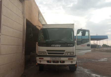 Katta Isuzu 10 tonnalik sotiladi