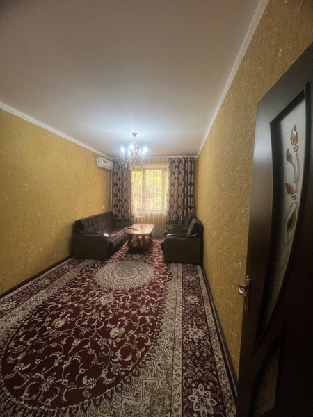 7 mikrorayon 2 xonali 2 etaj Korzinka oldida