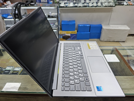 Asus Vivobook E1504G Core i3 13-поколения