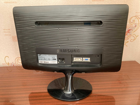 продаю монитор Samsung ls20puzkf/xl  диагональ 20 дюйма