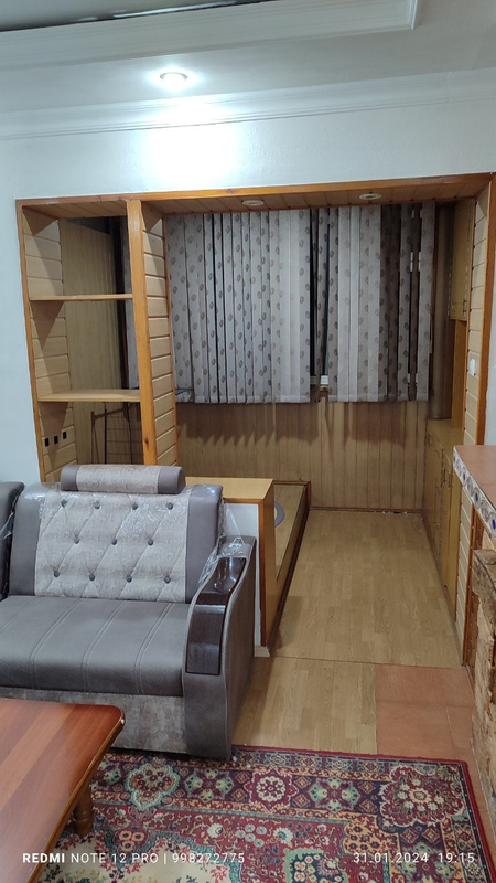 Oybek metro yonida 3 xonali hamma sharoitlar bor lubboyiga 600$