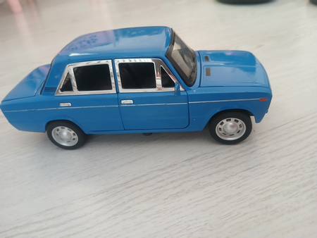 Металическая машинка