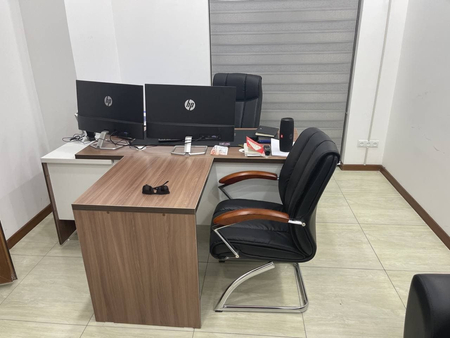 Ofis.  Mehmonxona. Bank va boshqa. Turdasi.   Soxalar uchun mebelllar