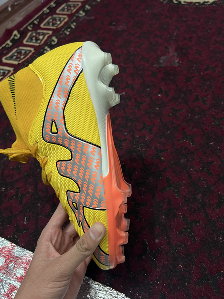 Air Zoom futbool butsi sotiladi