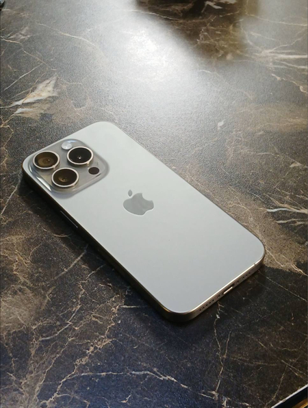 Iphone 15 pro srochni