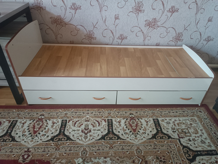 Bolalar kravati va lulkasi sotiladi. Narxi 500.000