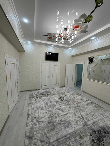 2 xonali 7qavatli domning 2 qavati liftli dom.80m2